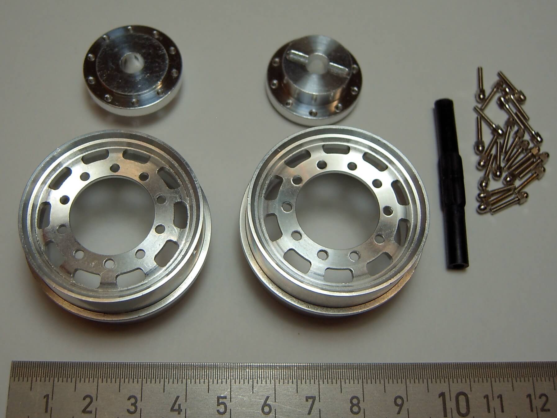 Aluminum long hole wide rims for driven front axle. (524) | 4759