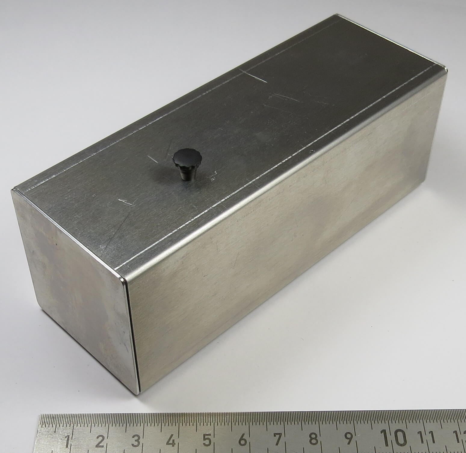 1 Alu-Tank, (Tank-Attrappe) 140x50x50mm. Beide Seitendeckel | 8964