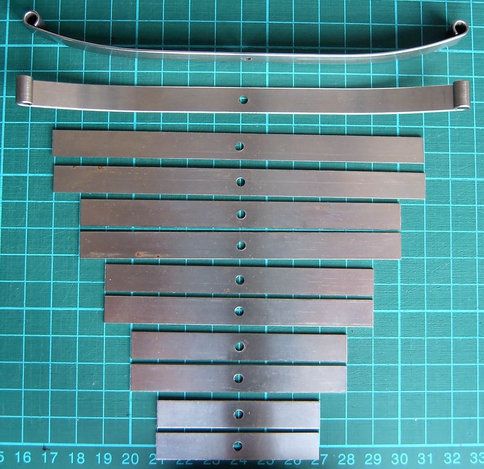 1x leaf spring set 1:8 (216739). 2 main springs with eyes | 1786