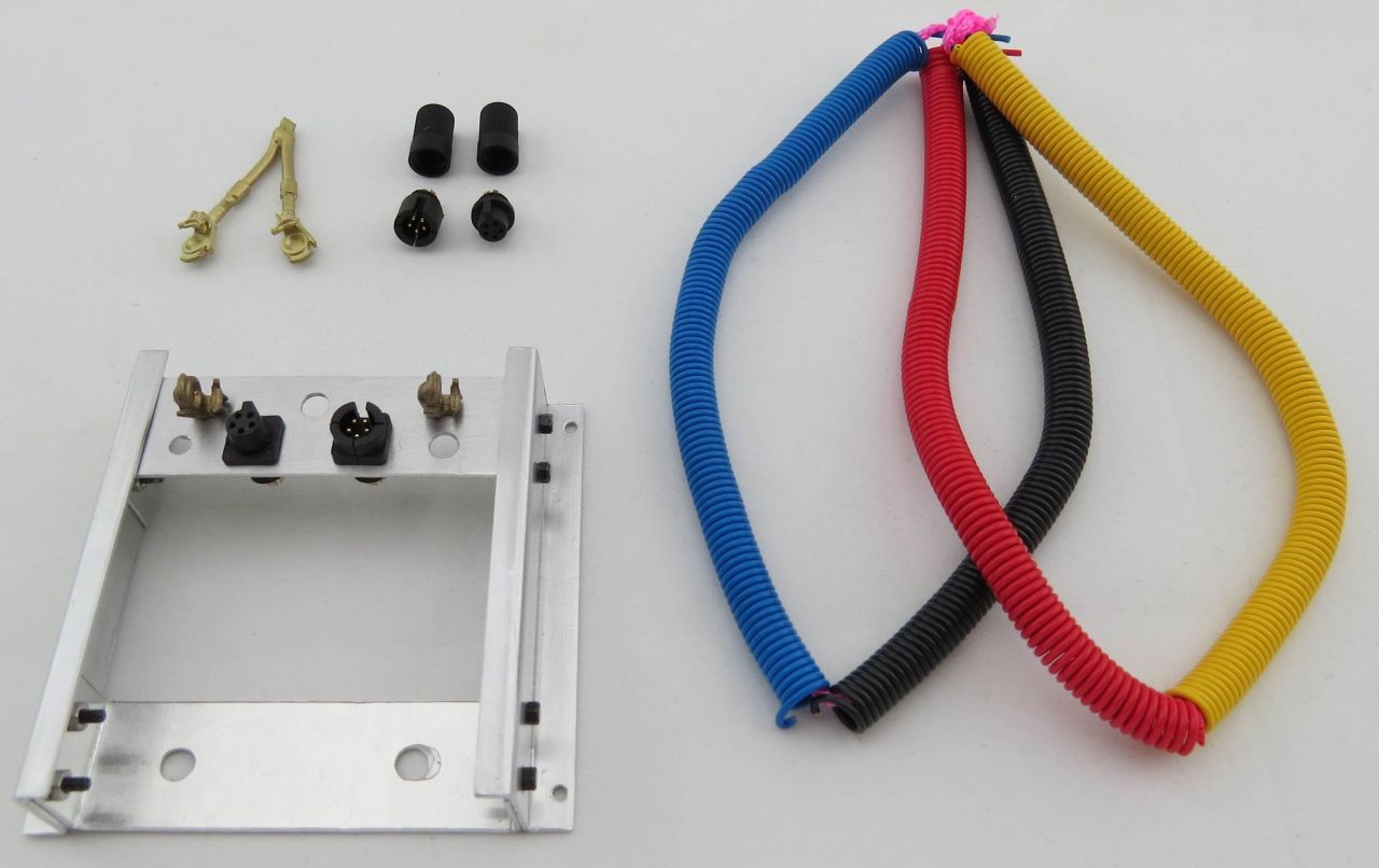 High connection console for compressed air and electrical connections ...