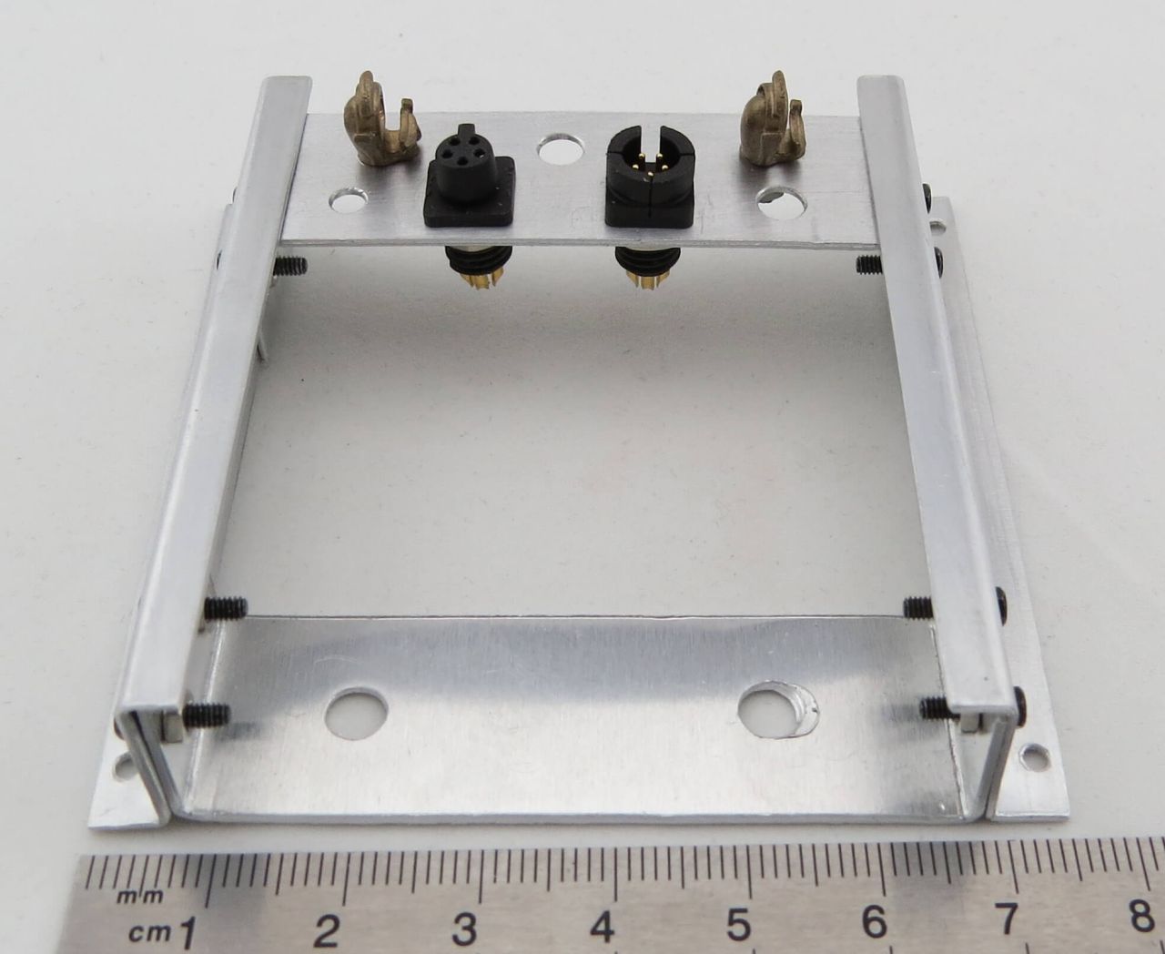 High connection console for compressed air and electrical connections ...